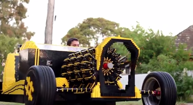 Här är bilen som gjord av endast legobitar Här är bilen som gjord av endast legobitar